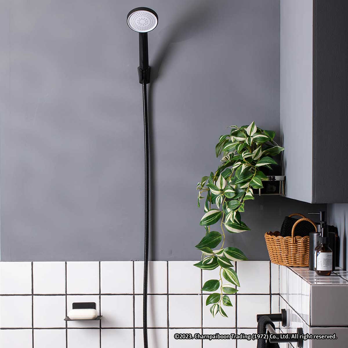 ฝักบัวมือพร้อมสายและขอแขวนครบชุด ดำ - CharnPaiboon