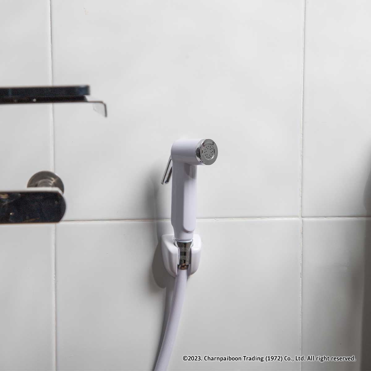 ชุดสายฉีดชำระขาว พร้อมสายและขอแขวนครบชุด - CharnPaiboon