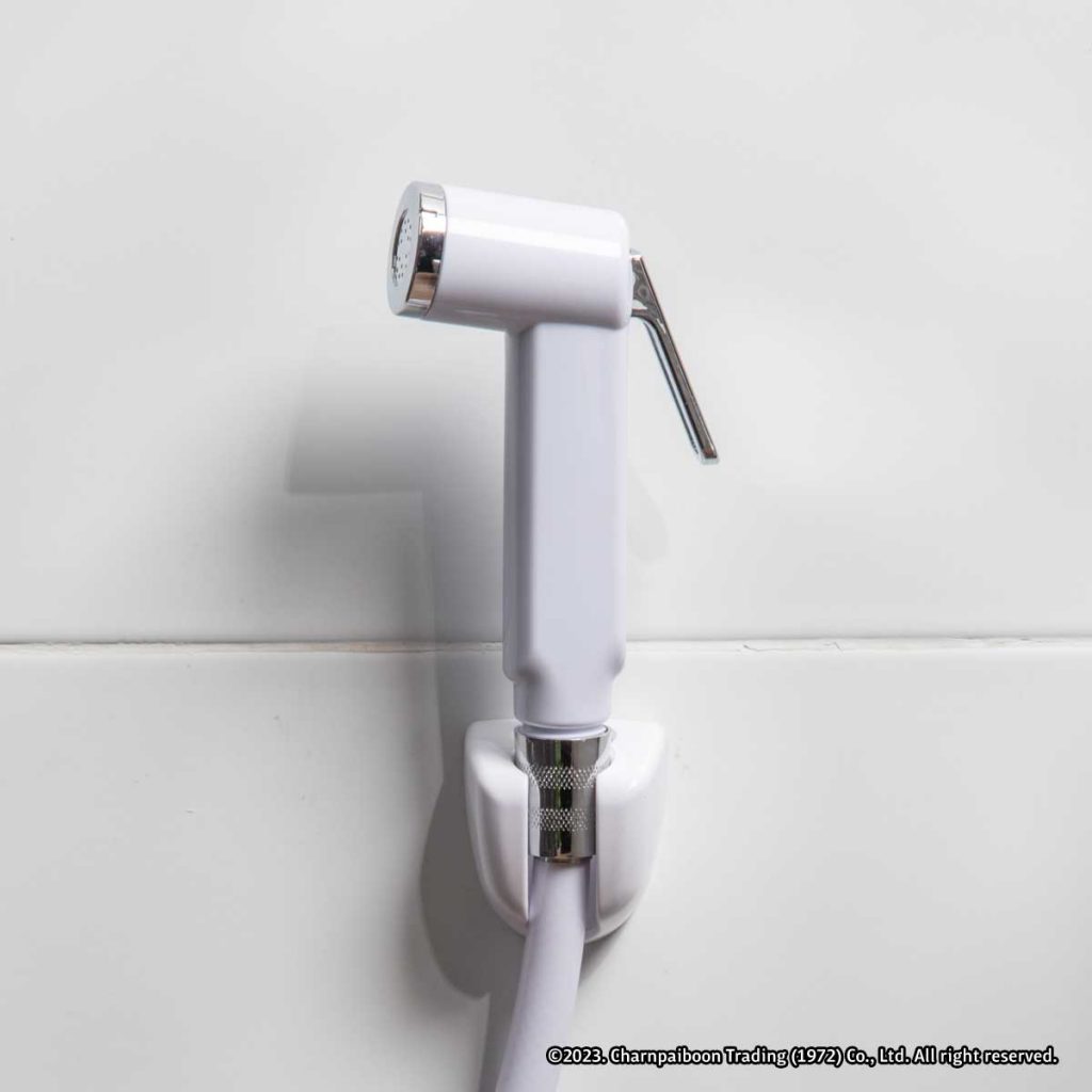 ชุดสายฉีดชำระขาว พร้อมสายและขอแขวนครบชุด - CharnPaiboon