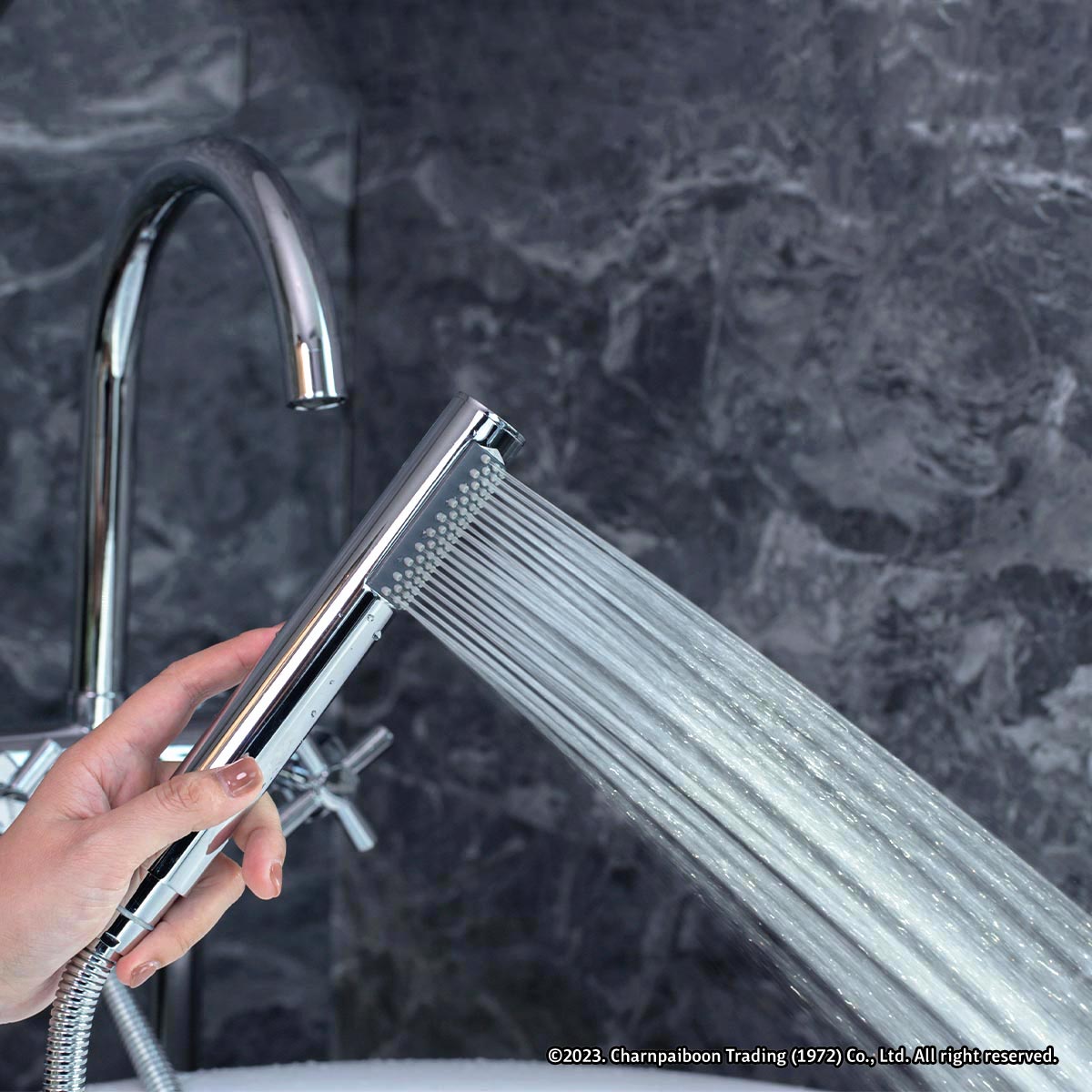 ก๊อกน้ำผสมขึ้นจากพื้น โครเมียม - CharnPaiboon